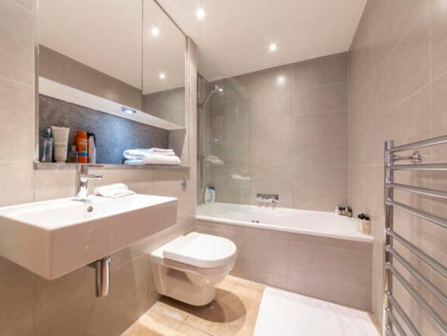 1 bedroom flat for rent in Sugar House, Aldgate East, E1