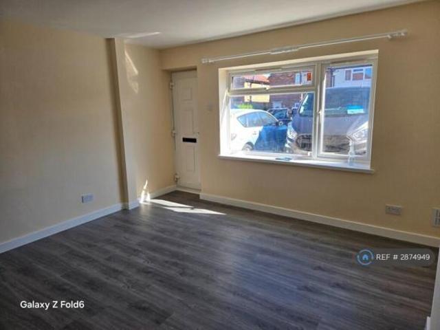 1 bedroom flat for rent in Surrey Ave, Slough, SL2