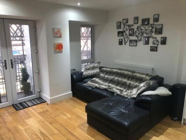 1 bedroom flat for rent in Sutton Court Road, Sutton, SM1