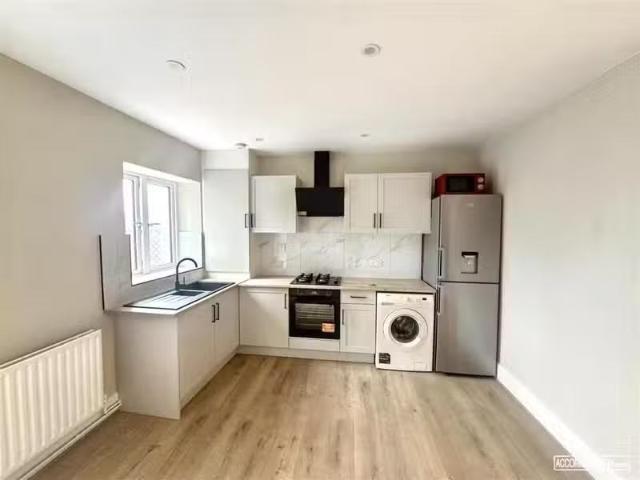 1 bedroom flat for rent in Sutherland Place, Bristol, BS8