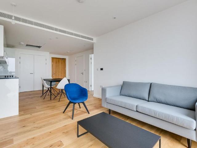 1 bedroom flat in the heart of White City