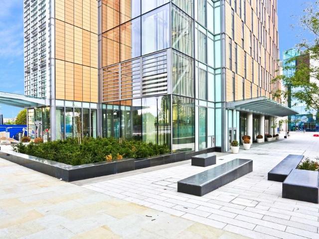 1 bedroom flat in the heart of White City
