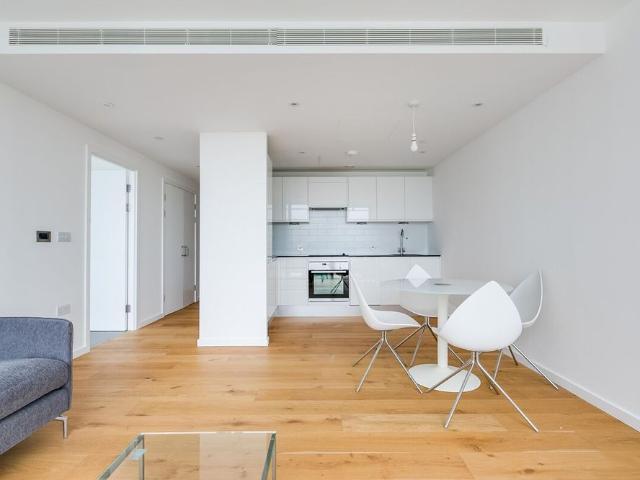 1 bedroom flat in the heart of White City