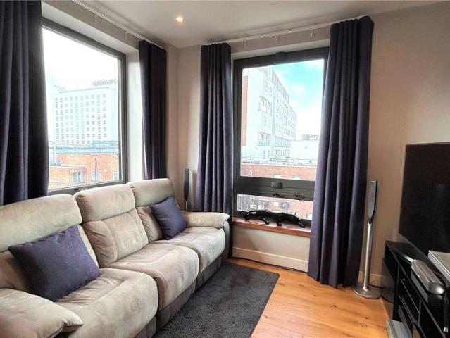 1 bedroom Flat in The Ring, Bracknell