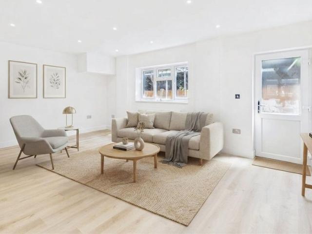 1 bedroom Flat in Vicarage Road, Camberley