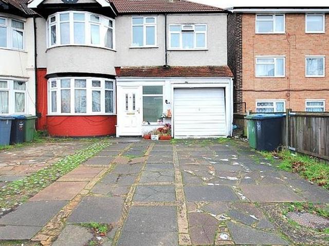 1 bedroom flat in Wembley