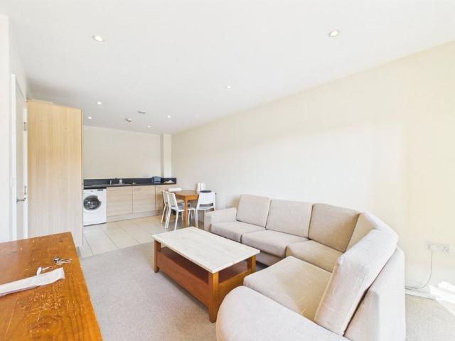 1 bedroom Flat in Whale Avenue, Reading