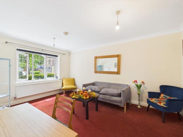 1 bedroom Flat in Ashdene Gardens, Reading