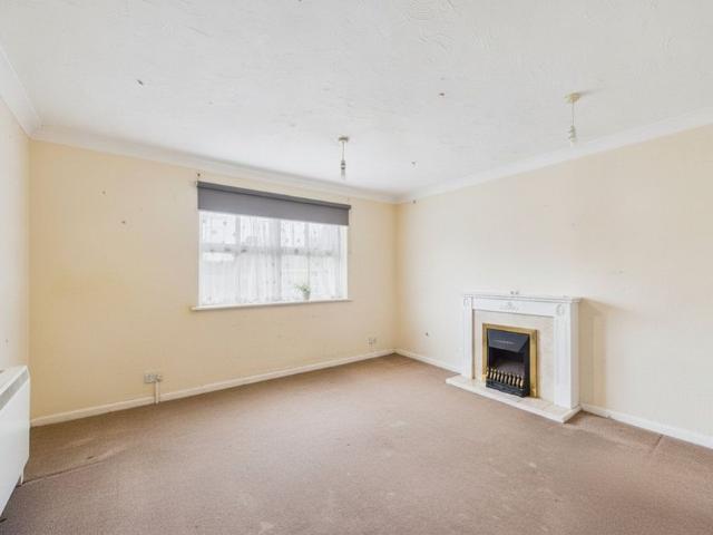 1 bedroom Flat in Botham Drive, Slough