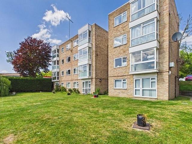 1 bedroom flat in Bromley