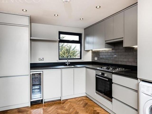 1 bedroom flat in Brentford
