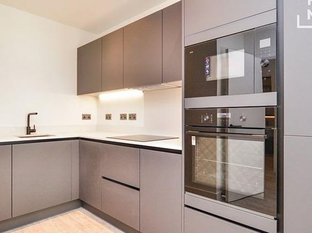1 bedroom flat in Brentford