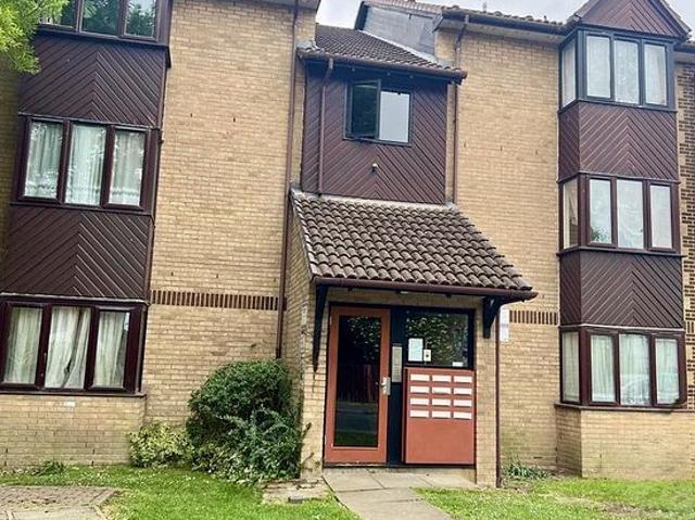 1 bedroom flat in Croydon