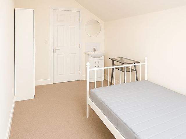 1 bedroom flat in Croydon