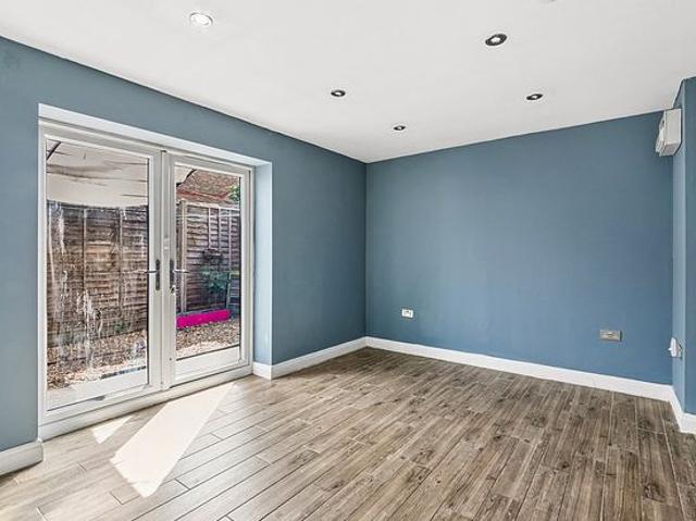 1 bedroom flat in Croydon
