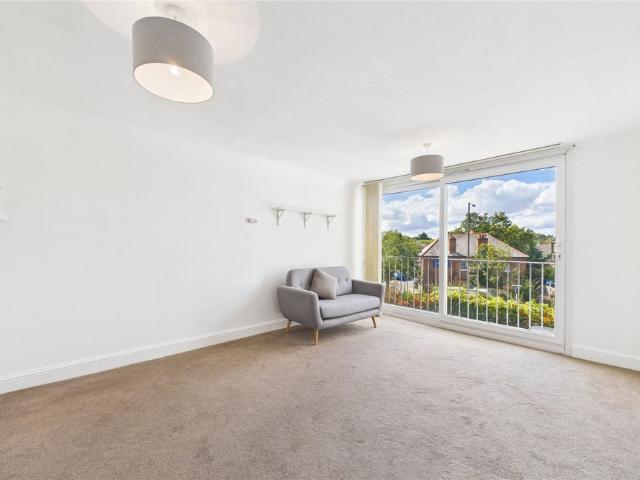 1 bedroom Flat in Dunwood Court, Maidenhead