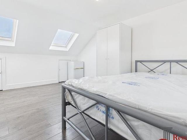1 bedroom flat in Edgware