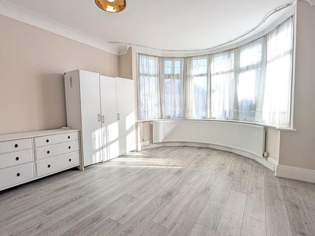 1 bedroom flat in Edgware