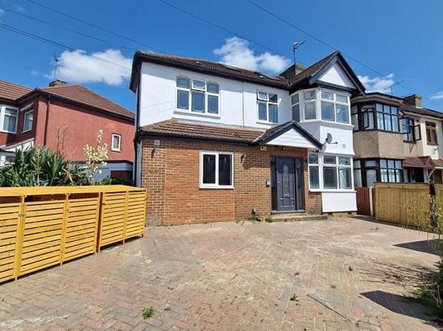 1 bedroom flat in Enfield