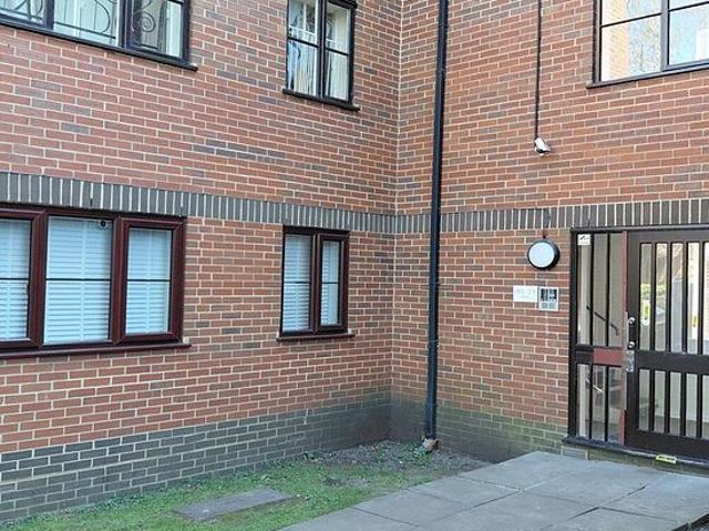 1 bedroom flat in Enfield