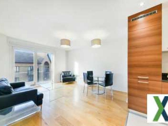 1 bedroom flat in Forge Square, Isle Of Dogs, London, E14