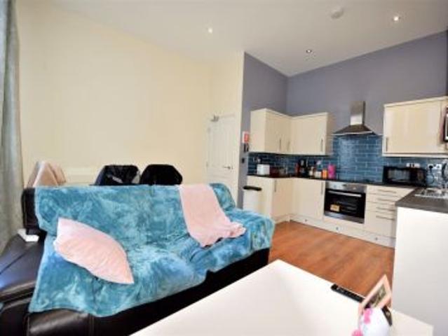 1 bedroom Flat in Flat 2, Leeds