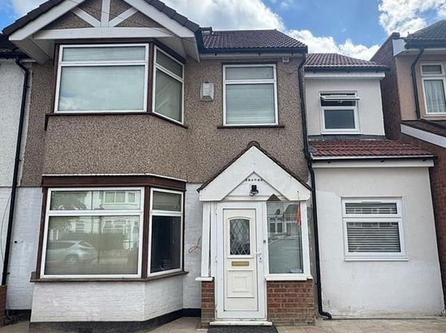1 bedroom flat in Greenford