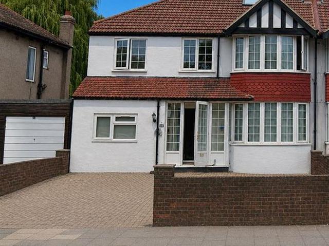 1 bedroom flat in Greenford