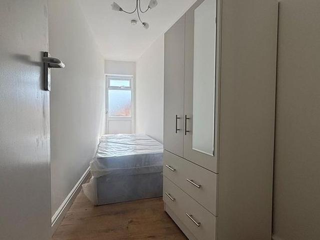 1 bedroom flat in Greenford