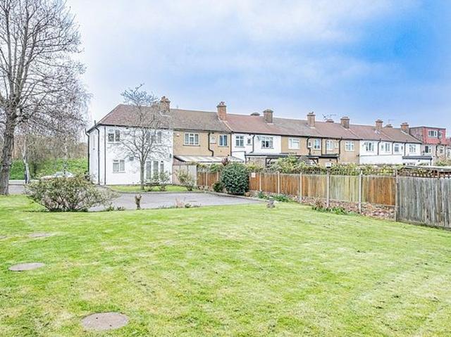 1 bedroom flat in Harrow