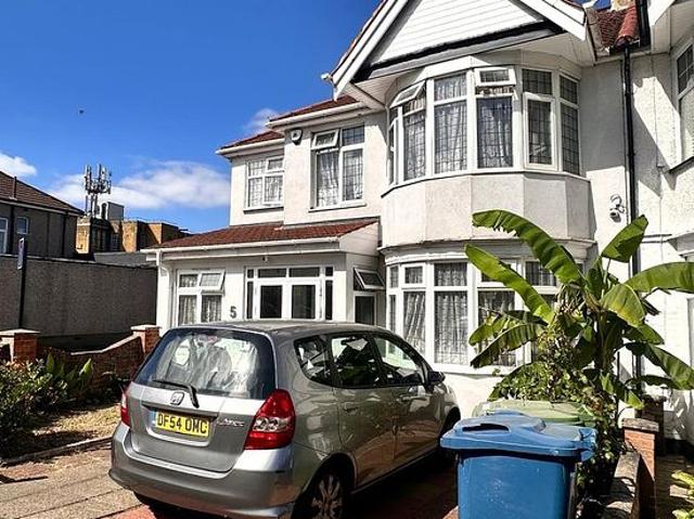 1 bedroom flat in Harrow