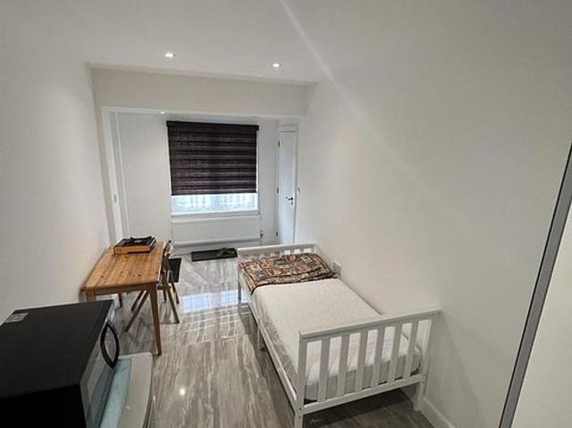 1 bedroom flat in Harrow