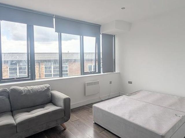 1 bedroom flat in Harrow