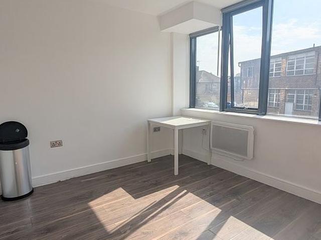 1 bedroom flat in Harrow