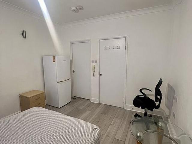 1 bedroom flat in Harrow
