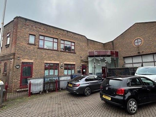 1 bedroom flat in Harrow