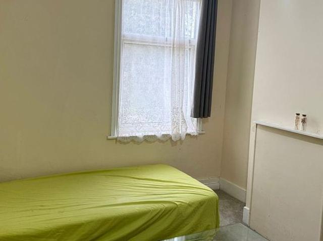 1 bedroom flat in Ilford