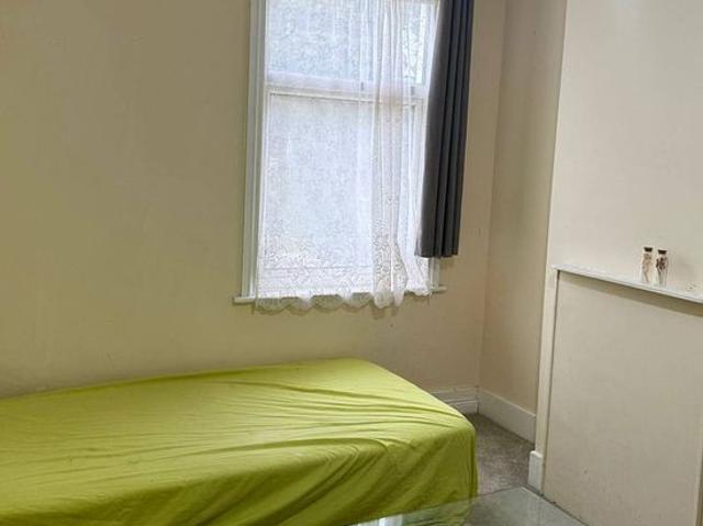 1 bedroom flat in Ilford