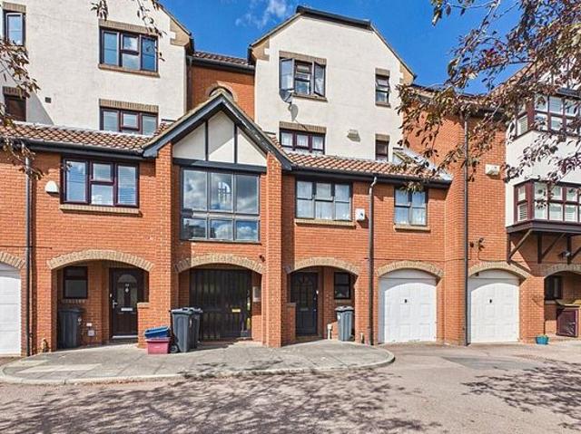 1 bedroom flat in Isleworth