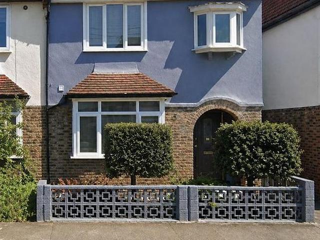 1 bedroom flat in Kingston Upon Thames