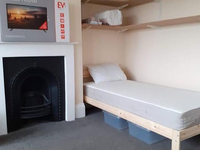 1 bedroom flat in Kingston Upon Thames