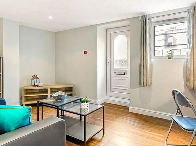1 bedroom flat in Leeds
