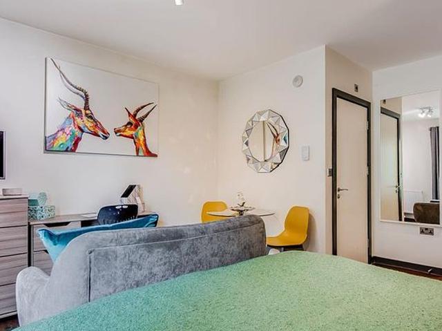 1 bedroom flat in Leeds