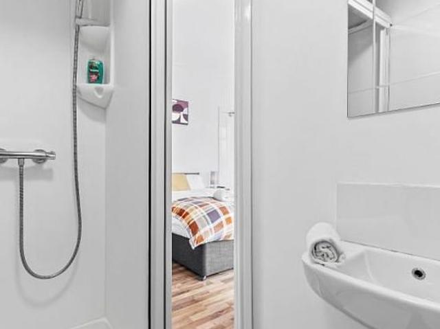 1 bedroom flat in Leeds