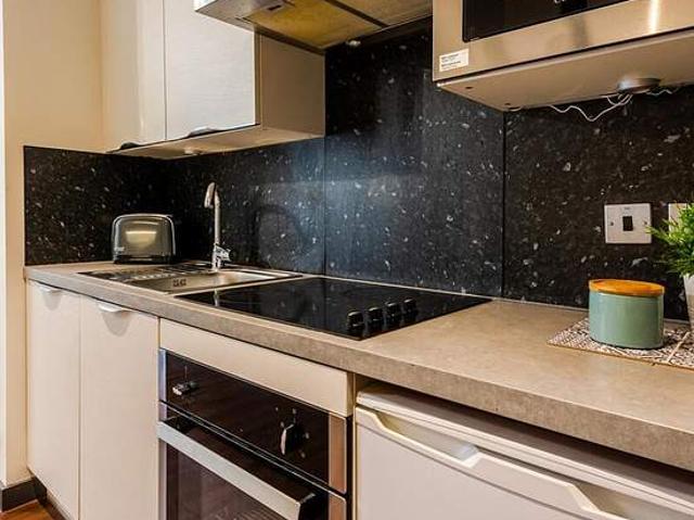 1 bedroom flat in Leeds