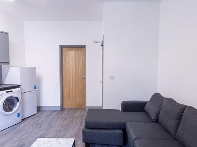 1 bedroom flat in Leeds
