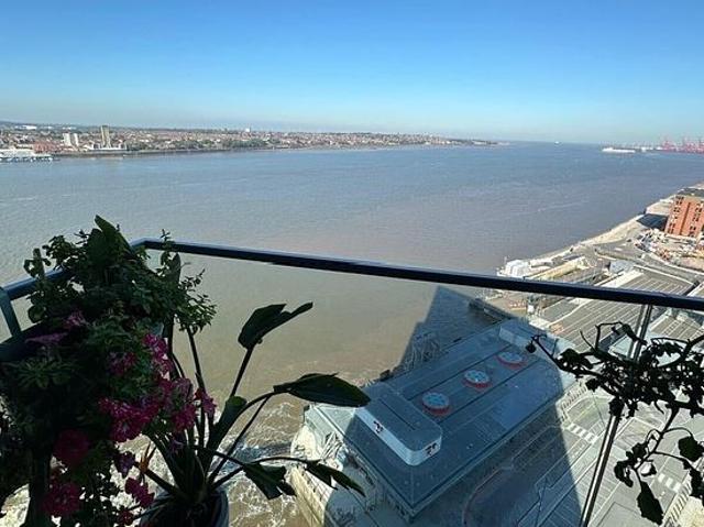 1 bedroom flat in Liverpool