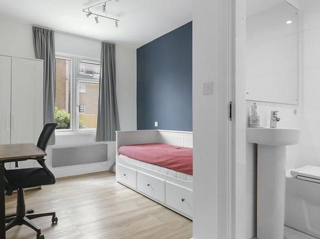 1 bedroom flat in London
