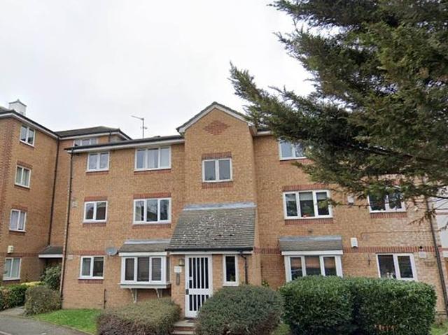 1 bedroom flat in London
