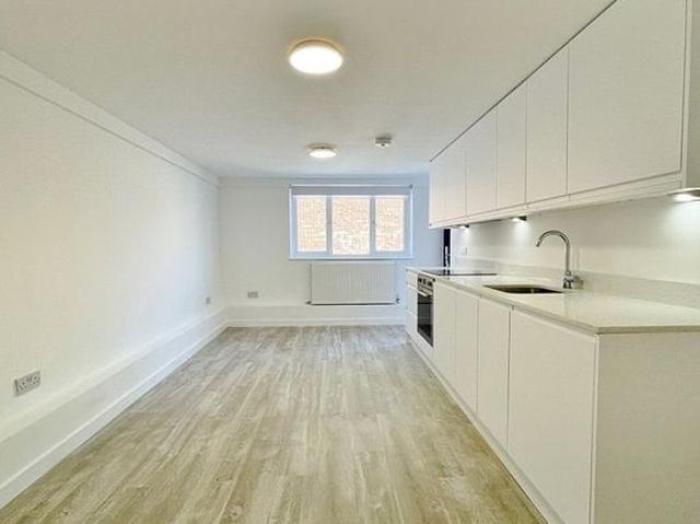 1 bedroom flat in London